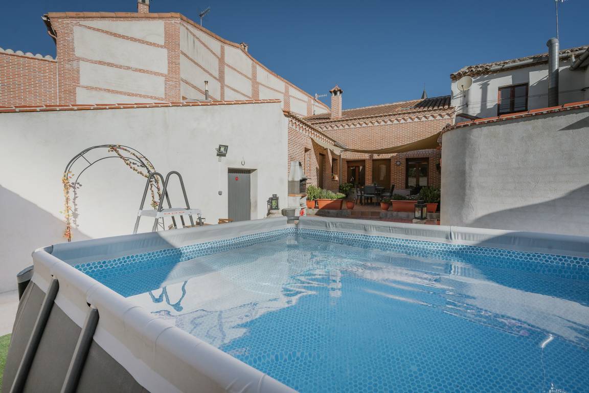 300 M² Casa ∙ 4 Habitaciones ∙ 12 Huéspedes - Madrigal de las Altas Torres