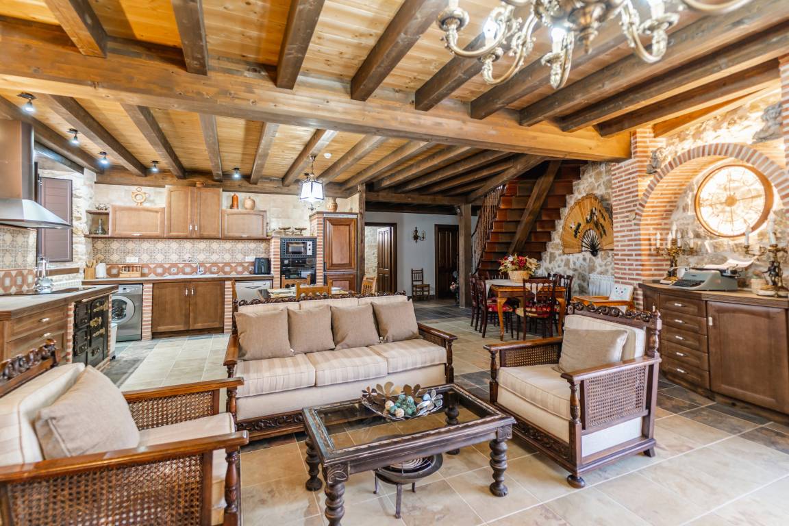 250 M² Casa ∙ 5 Habitaciones ∙ 10 Huéspedes - Maderuelo