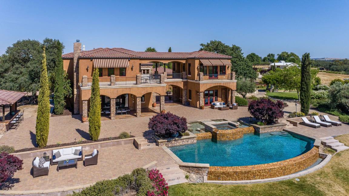 House ∙ 5 Bedrooms ∙ 12 Guests - San Miguel, CA