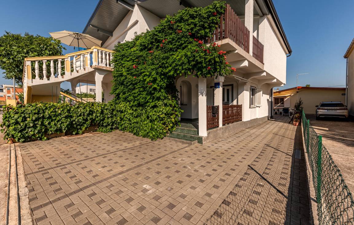 105 M² Maisonette-wohnung ∙ 3 Schlafzimmer ∙ 7 Gäste - Nin