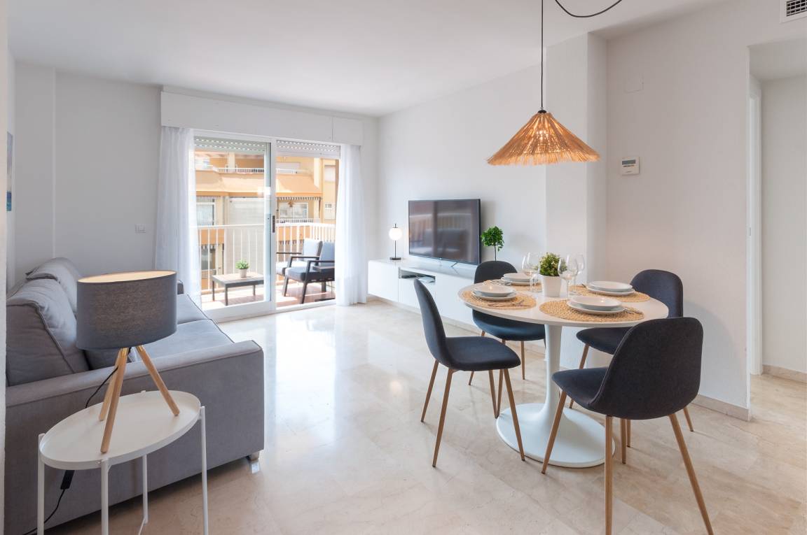55 M² Huoneisto ∙ 2 Makuuhuonetta ∙ 4 Vierasta - Miramar