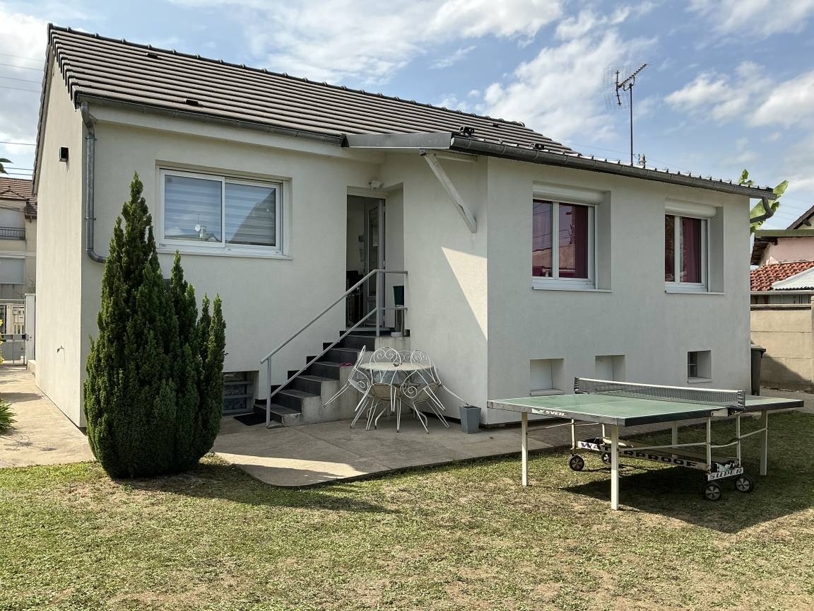 75 M² Maison De Vacances ∙ 3 Chambres ∙ 7 Personnes - Évry