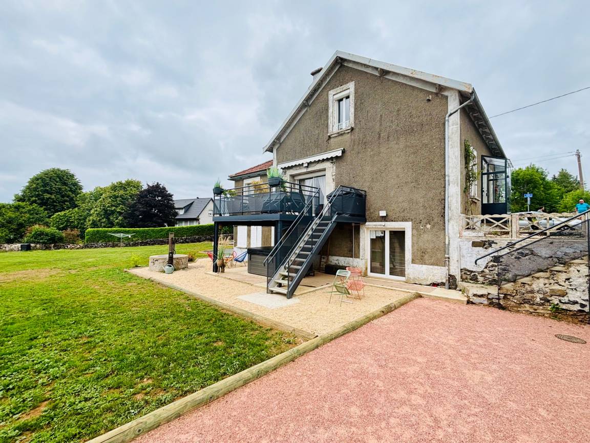150 M² Maison De Vacances ∙ 4 Chambres ∙ 12 Personnes - Mauriac