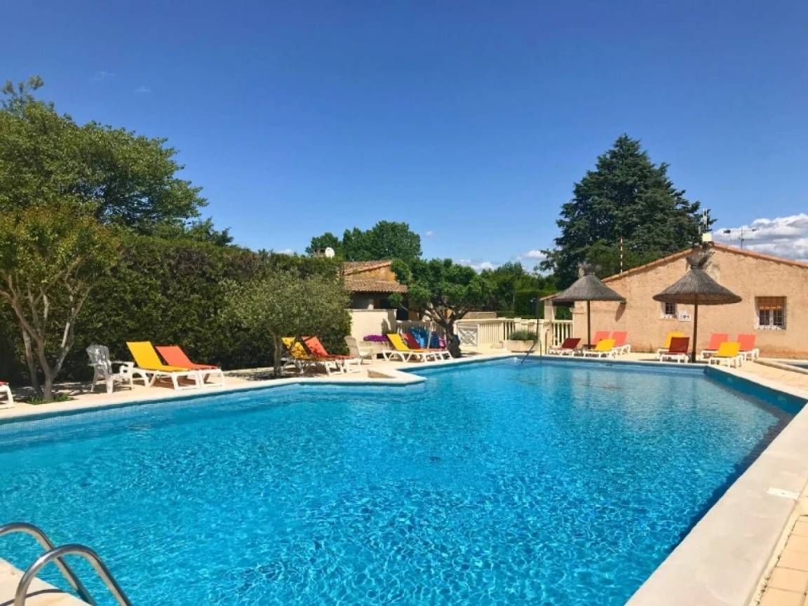 18 M² Camping ∙ 1 Chambre ∙ 2 Personnes - Saint-Rémy-de-Provence