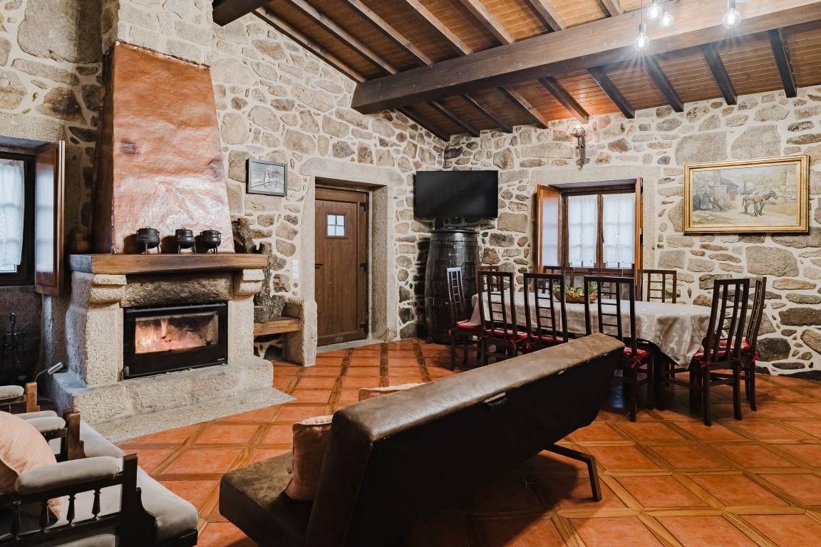 140 M² Casa ∙ 4 Habitaciones ∙ 12 Huéspedes - Montalegre