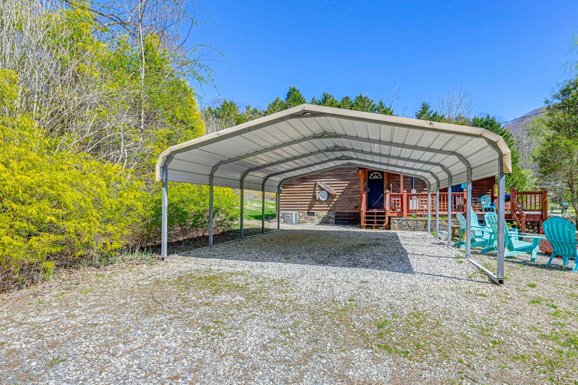 142 M² House ∙ 3 Bedrooms ∙ 8 Guests - Robbinsville, NC