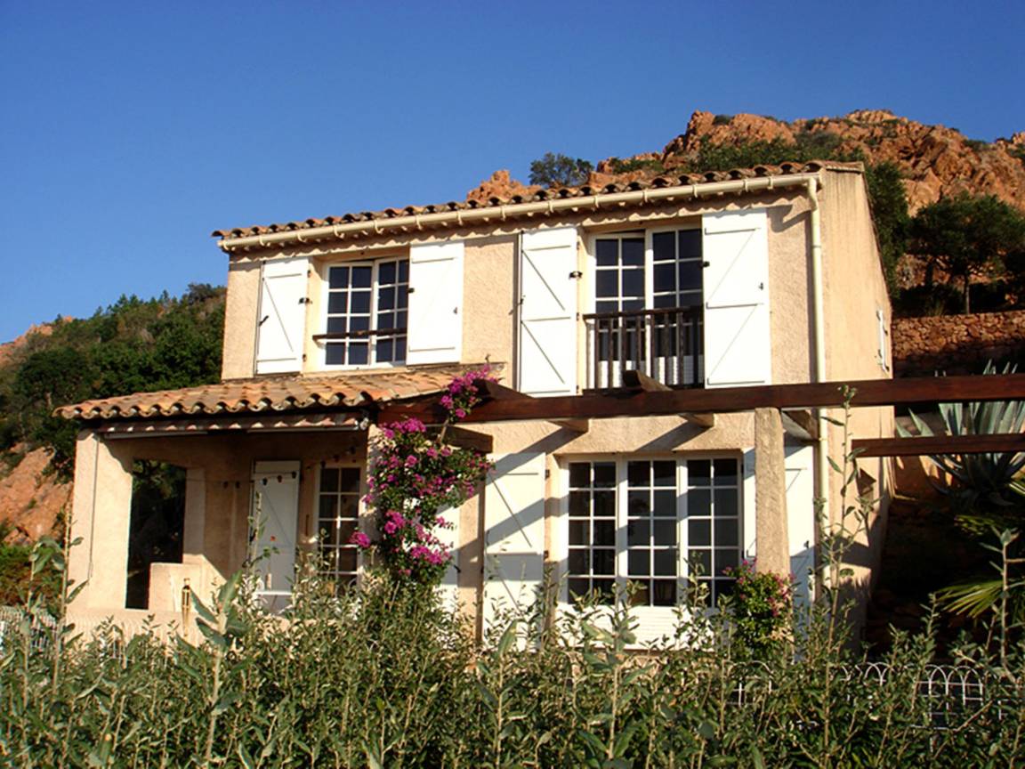 83 M² House ∙ 3 Bedrooms ∙ 5 Guests - Cap Estérel