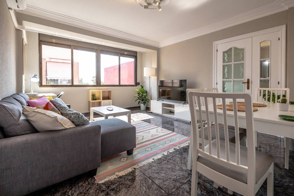 82 M² Apartamento ∙ 3 Habitaciones ∙ 6 Huéspedes - Valencia