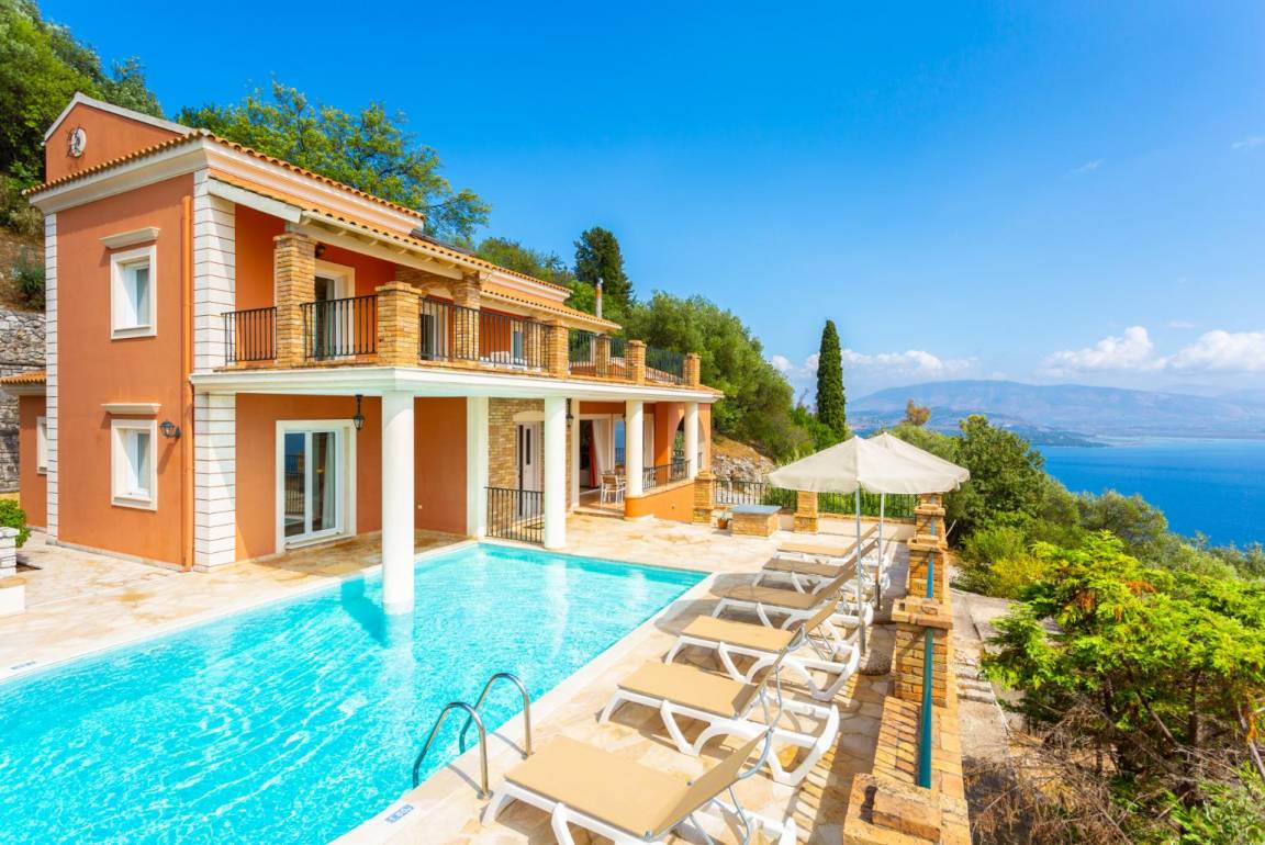 210 M² Villa ∙ 3 Bedrooms ∙ 6 Guests - Kassiopi