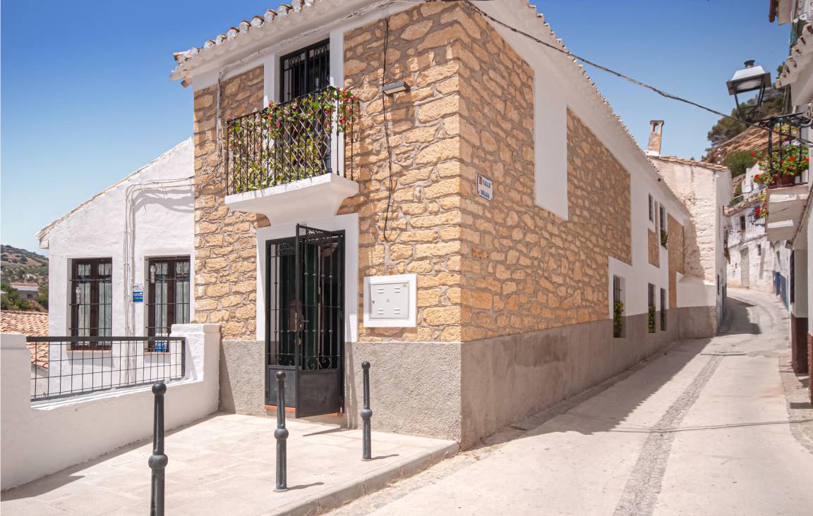 85 M² Apartamento ∙ 2 Habitaciones ∙ 4 Huéspedes - Montefrío