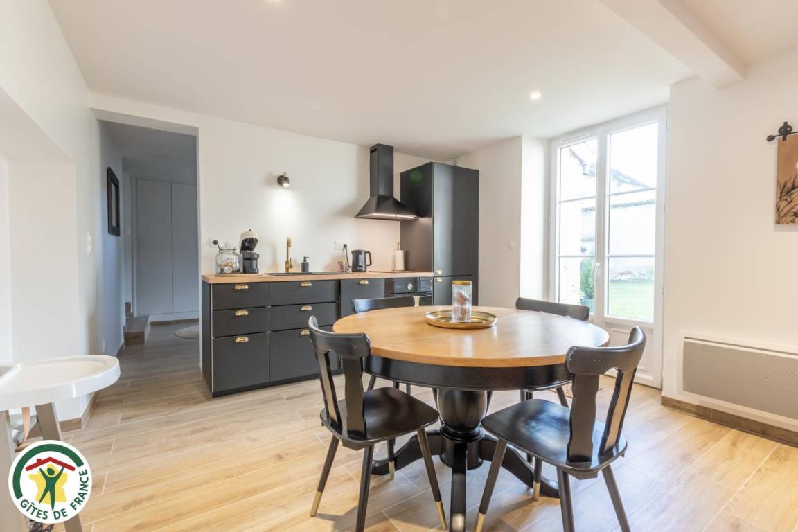 70 M² Gîte ∙ 2 Schlafzimmer ∙ 4 Gäste - Ay