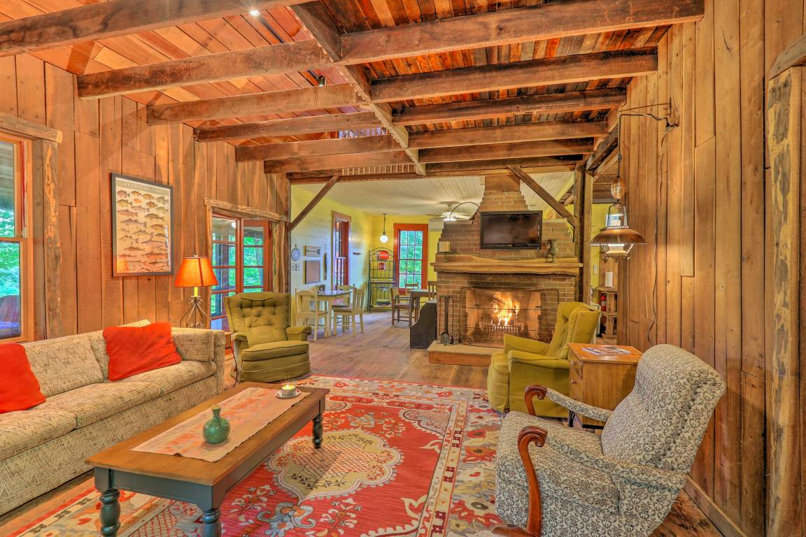 111 M² House ∙ 2 Bedrooms ∙ 6 Guests - Aurora, IN