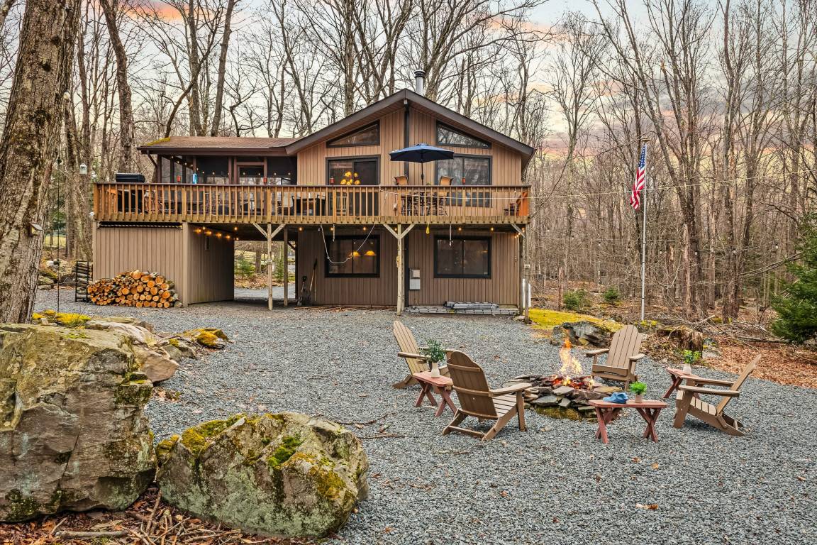136 M² Ferienhaus ∙ 3 Schlafzimmer ∙ 9 Gäste - Pocono Lake