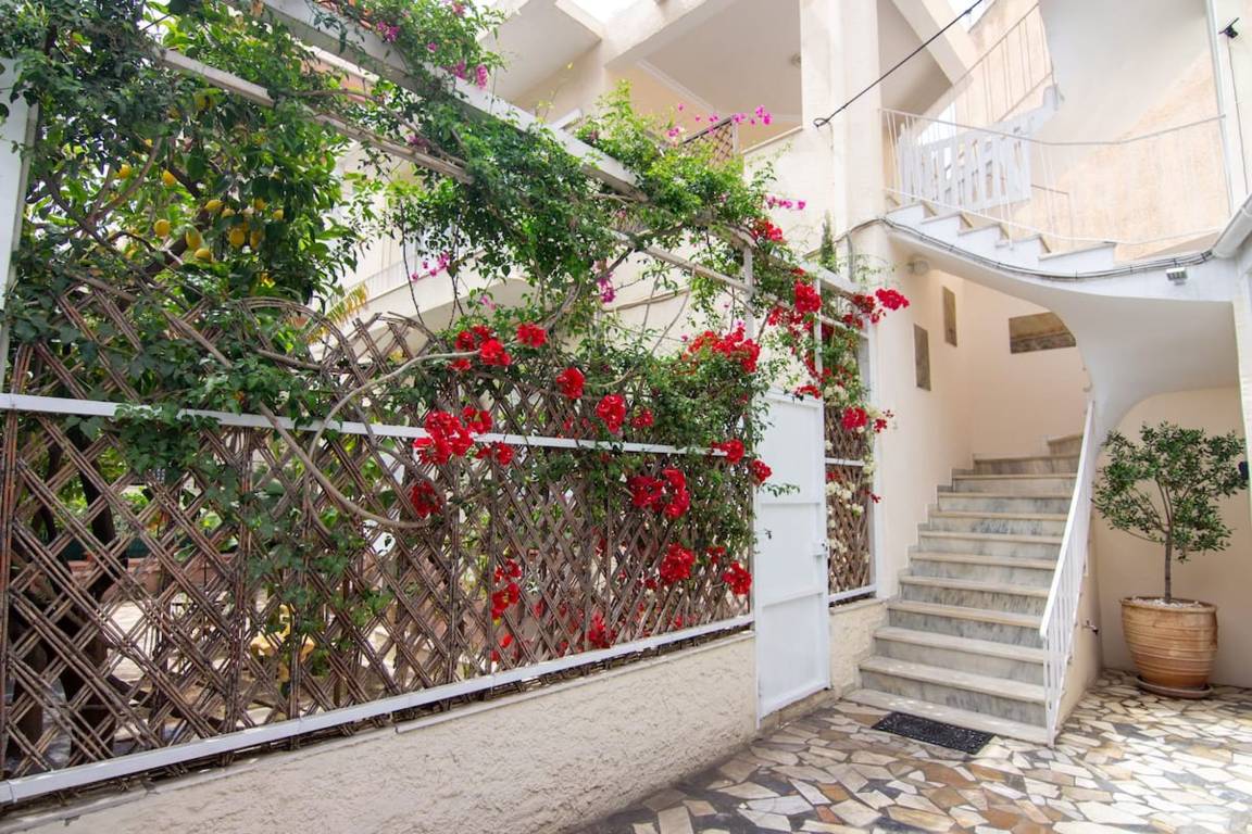 100 M² House ∙ 3 Bedrooms ∙ 5 Guests - Пирей