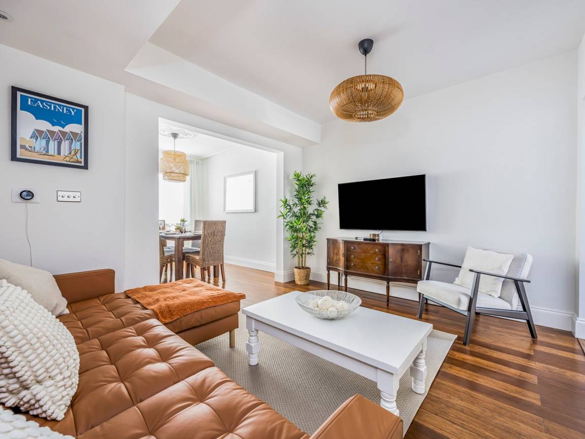 111 M² House ∙ 3 Bedrooms ∙ 6 Guests - Southsea