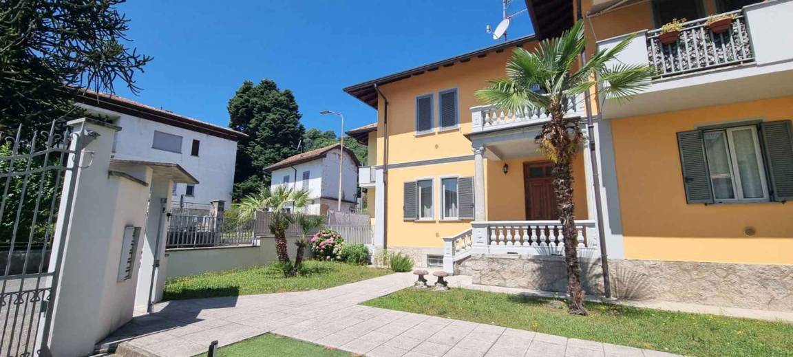 55 M² Apartment ∙ 2 Bedrooms ∙ 4 Guests - Arona, Italy