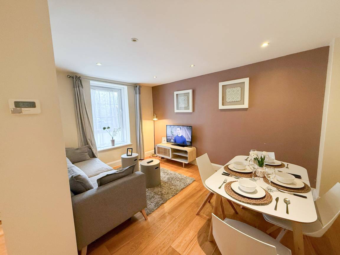 House ∙ 2 Bedrooms ∙ 6 Guests - London Metropolitan University