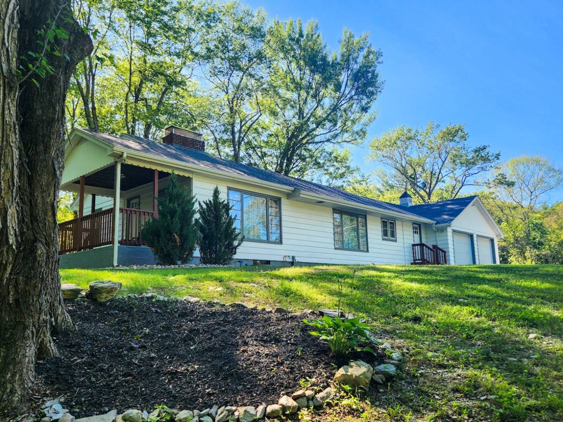 House ∙ 3 Bedrooms ∙ 4 Guests - Hyde Park, NY