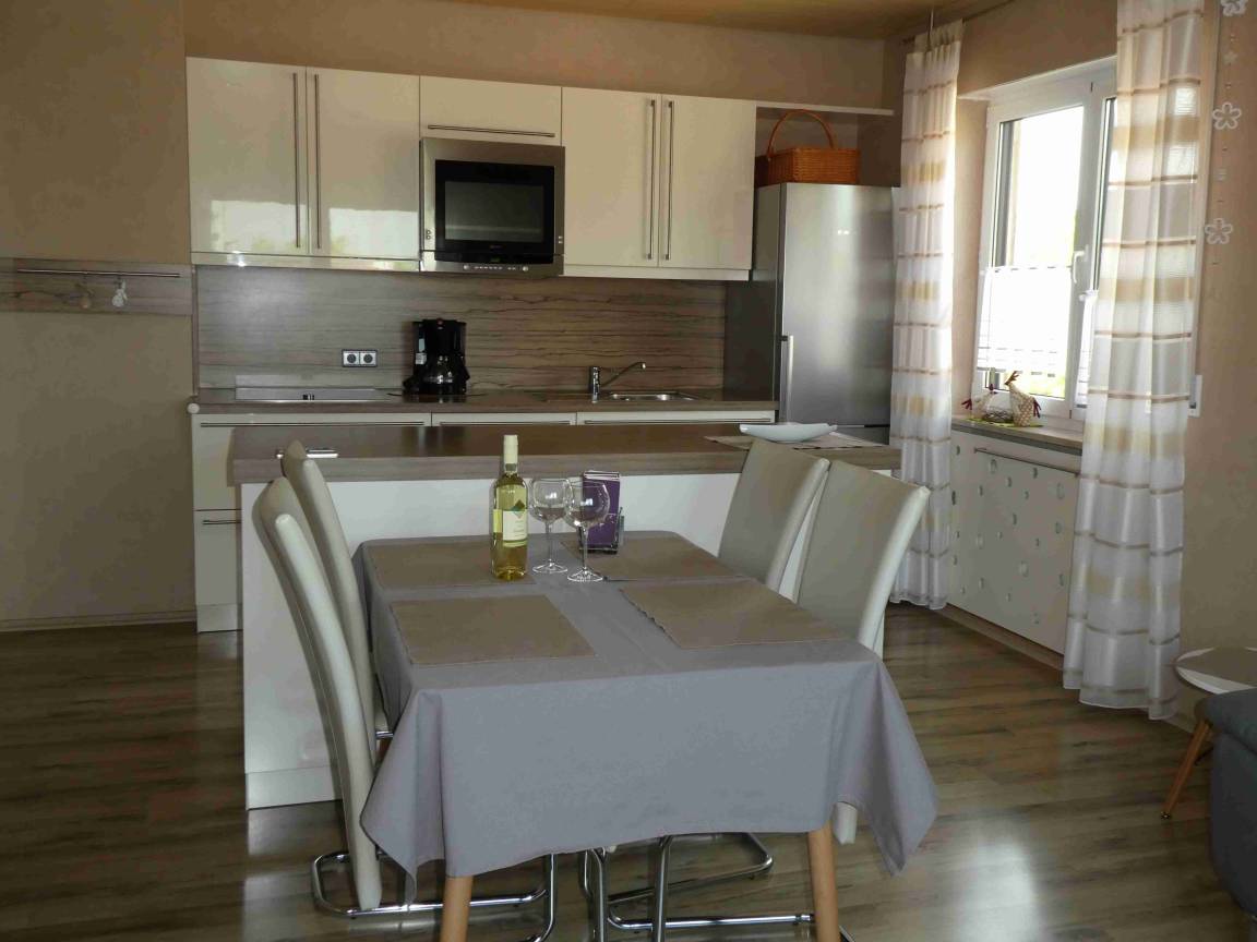 90 M² Apartamento ∙ 3 Habitaciones ∙ 5 Huéspedes - Volkach