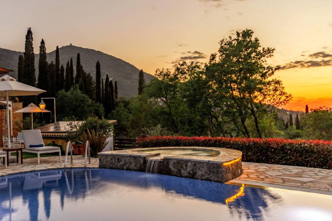 210 M² Villa ∙ 4 Bedrooms ∙ 9 Guests - Corfú