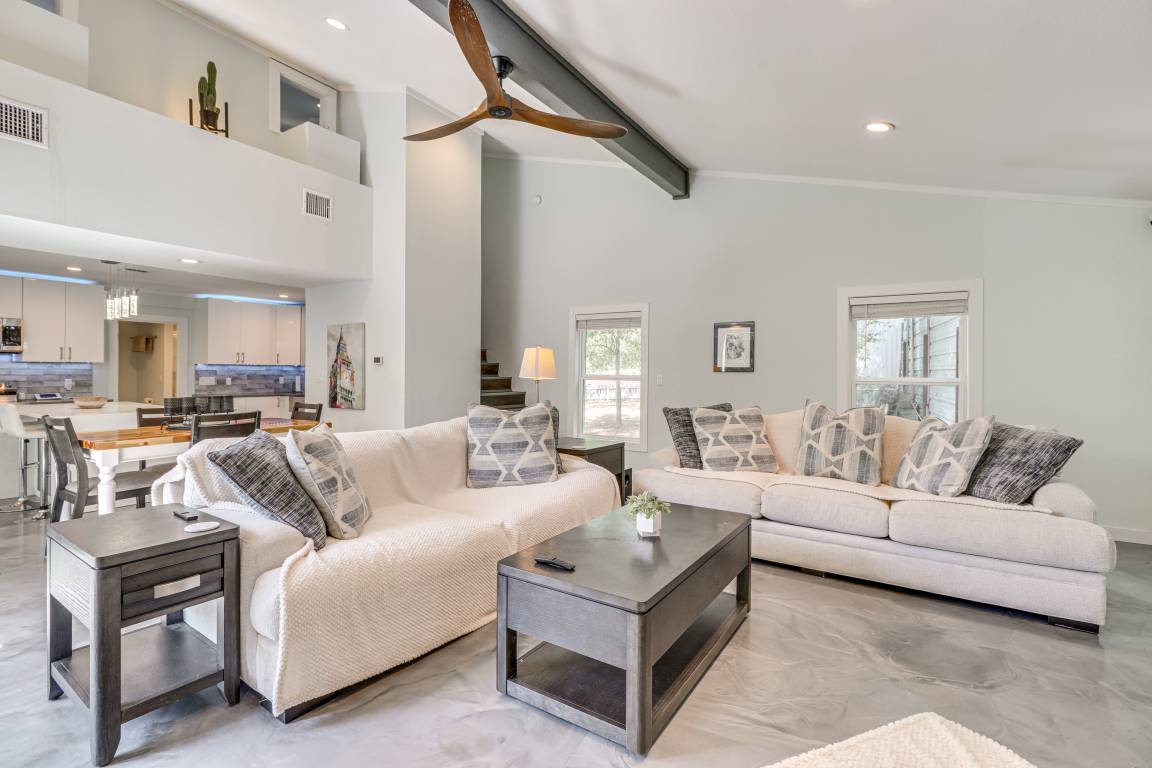 207 M² House ∙ 2 Bedrooms ∙ 5 Guests - Bastrop, TX