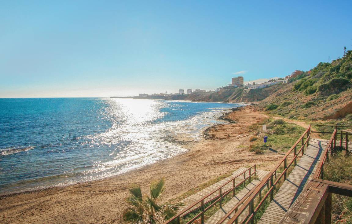 65 M² Ferienwohnung ∙ 2 Schlafzimmer ∙ 5 Gäste - Torrevieja