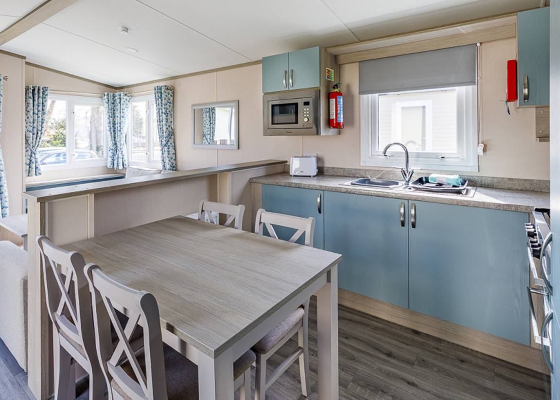 Caravan ∙ 2 Bedrooms ∙ 4 Guests - North Wales