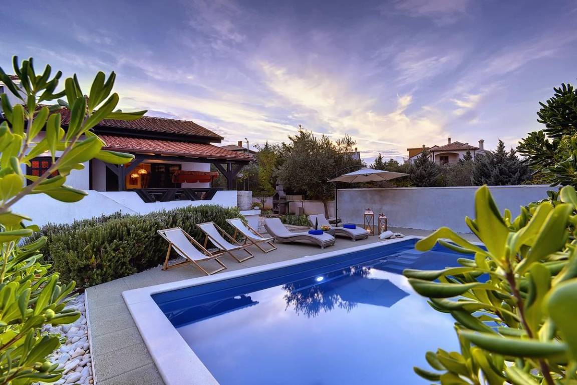 200 M² Huis ∙ 5 Slaapkamers ∙ 9 Gasten - Ližnjan