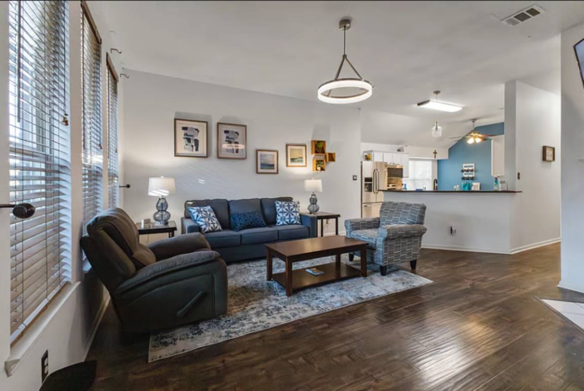 167 M² Ferienhaus ∙ 3 Schlafzimmer ∙ 6 Gäste - Dallas, TX