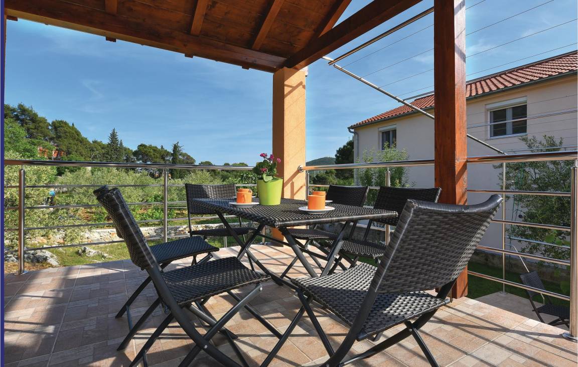 102 M² Ferienhaus ∙ 3 Schlafzimmer ∙ 5 Gäste - Šibenik