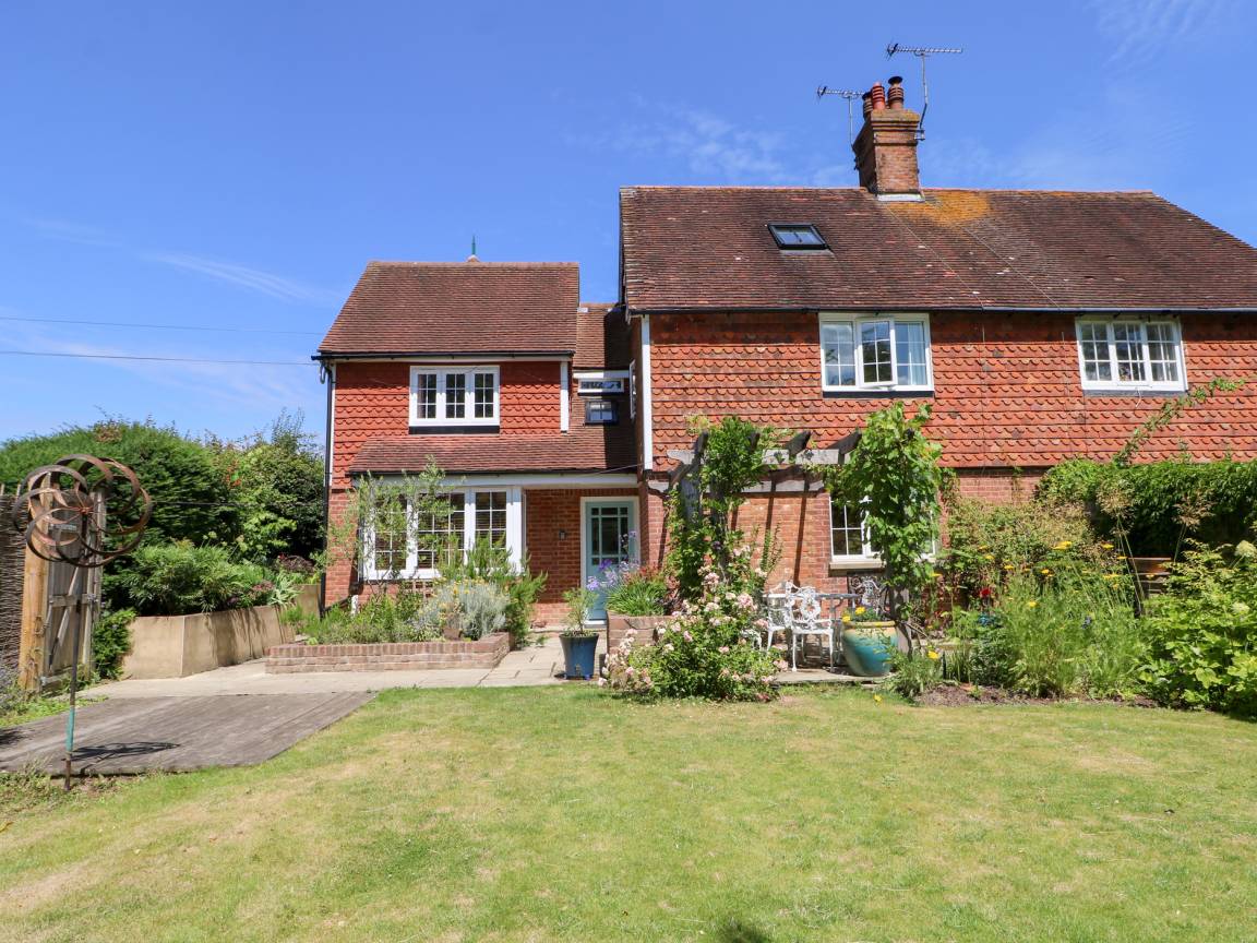 Cottage ∙ 4 Bedrooms ∙ 8 Guests - Tenterden