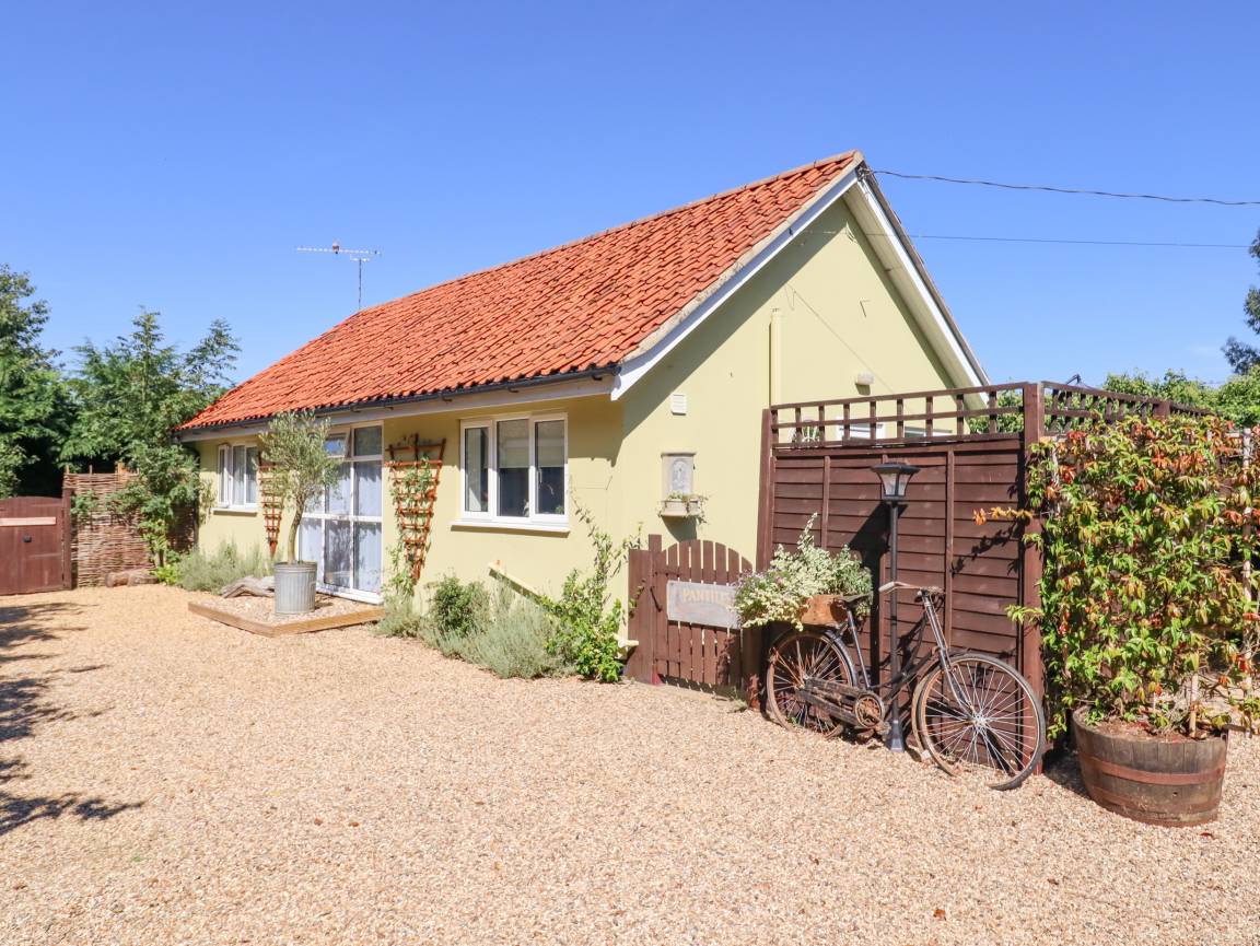 Cottage ∙ 2 Bedrooms ∙ 4 Guests - Suffolk