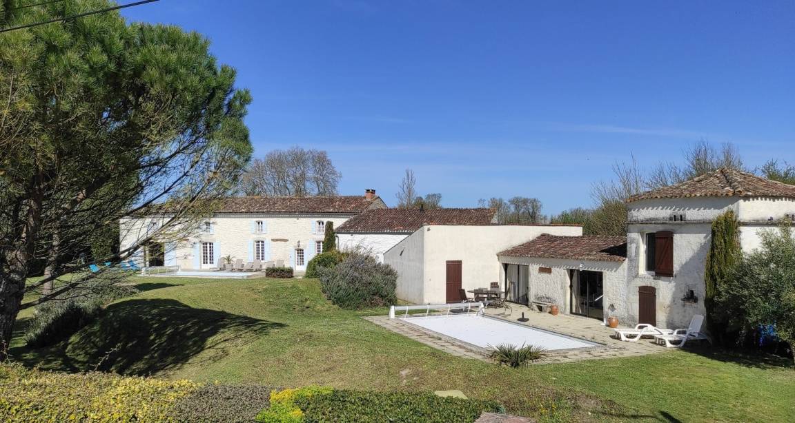 450 M² Gîte ∙ 10 Chambres ∙ 25 Personnes - Saujon