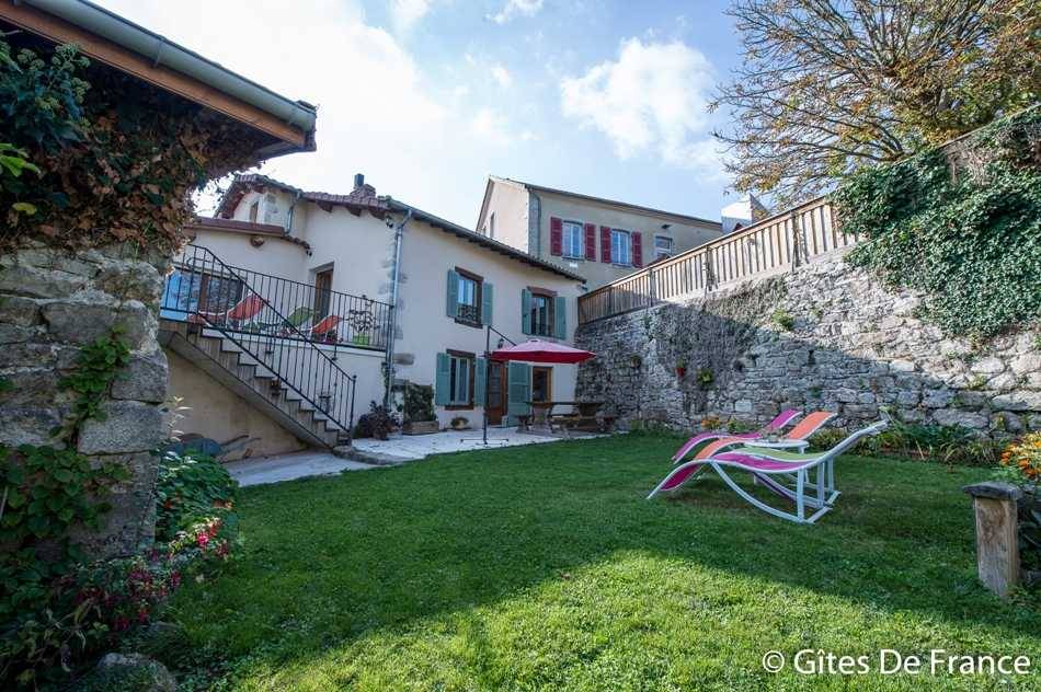 137 M² Gîte ∙ 3 Chambres ∙ 6 Personnes - Ambert