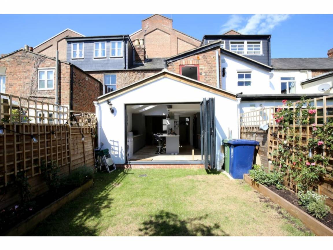 93 M² House ∙ 2 Bedrooms ∙ 4 Guests - Oxford Castle & Prison