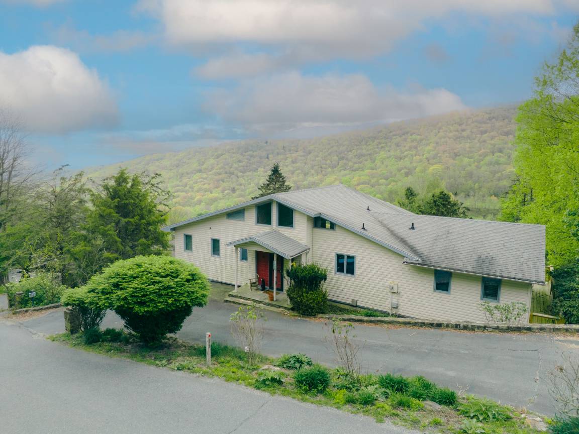 House ∙ 3 Bedrooms ∙ 8 Guests - Sugar Mountain, NC