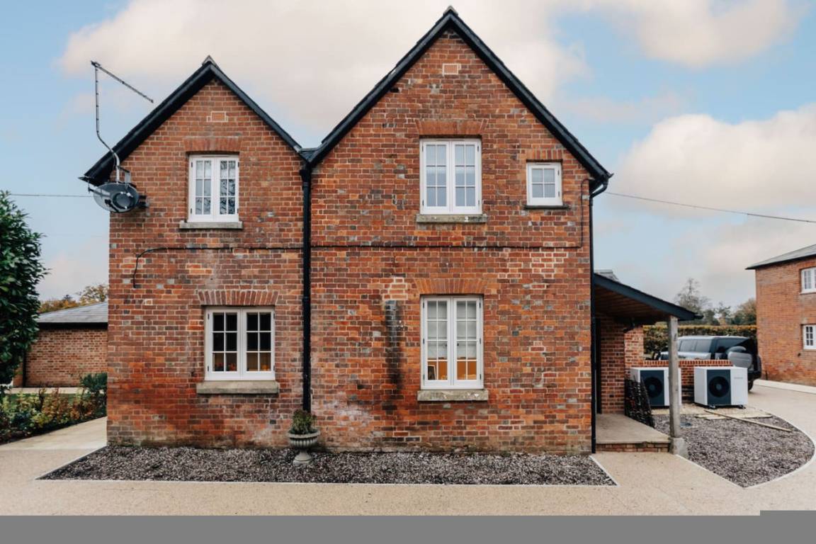 House ∙ 4 Bedrooms ∙ 8 Guests - Didcot