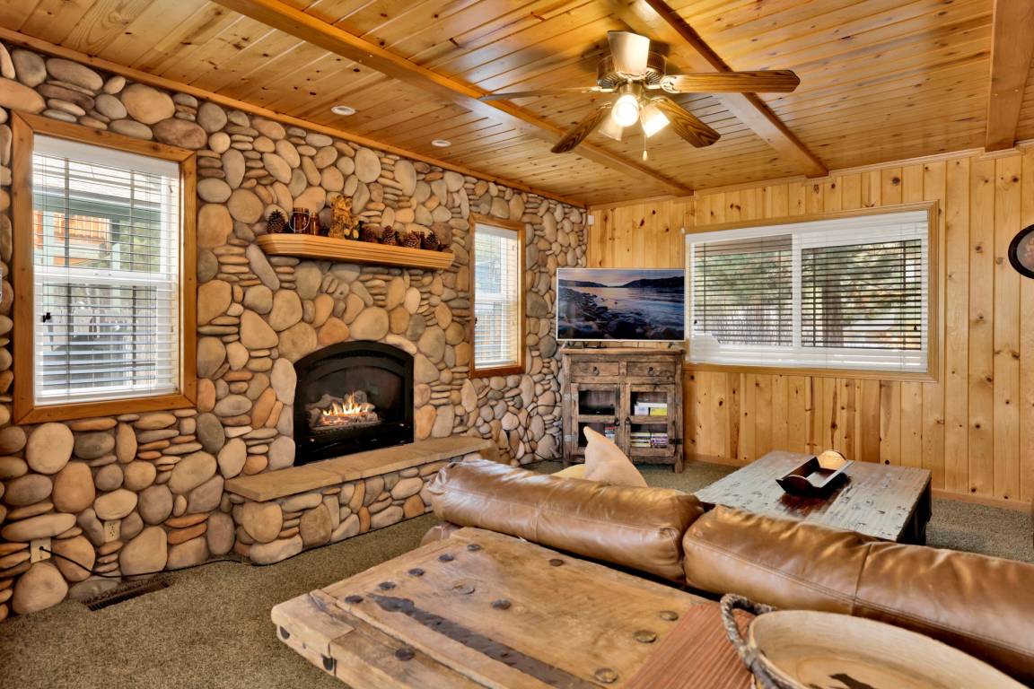 279 M² Cabin ∙ 6 Bedrooms ∙ 14 Guests - Big Bear Lake, CA