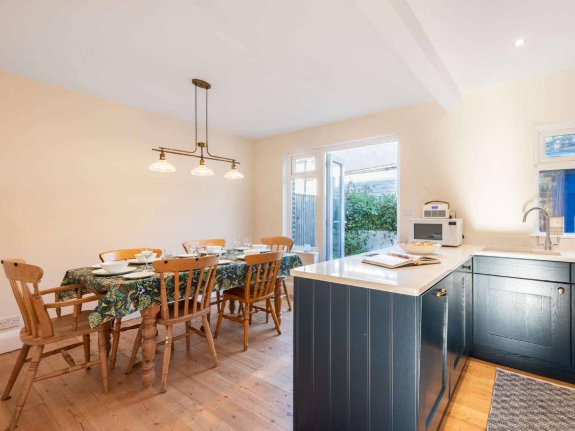 Cottage ∙ 3 Bedrooms ∙ 6 Guests - Swanage