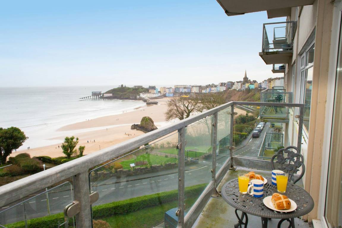 68 M² Cottage ∙ 2 Bedrooms ∙ 4 Guests - Tenby