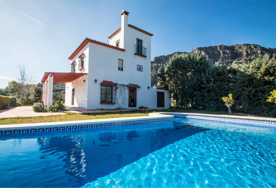 250 M² Villa ∙ 4 Habitaciones ∙ 6 Huéspedes - Álora