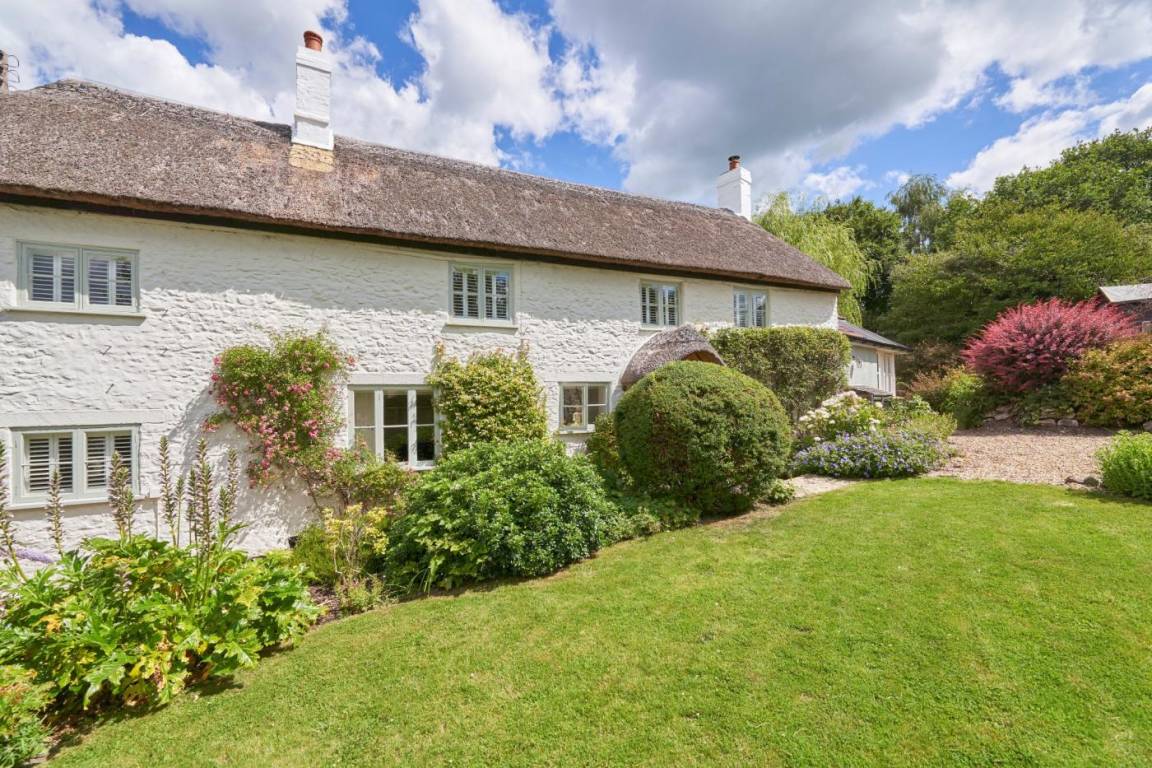 Cottage ∙ 3 Bedrooms ∙ 6 Guests - Axminster