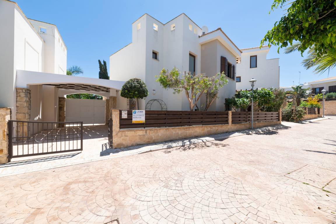 160 M² Villa ∙ 3 Bedrooms ∙ 6 Guests - Ayia Napa