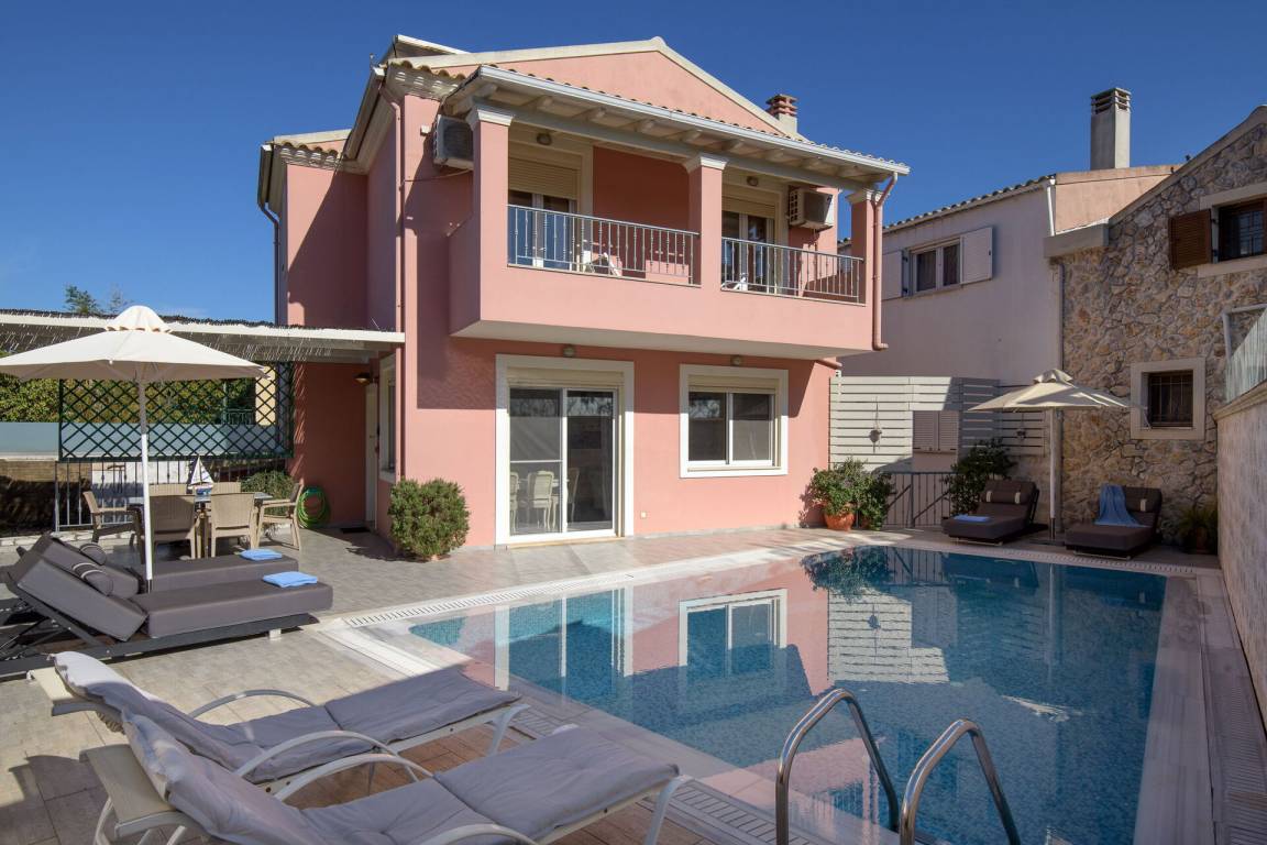 250 M² Villa ∙ 7 Chambres ∙ 13 Personnes - Corfu
