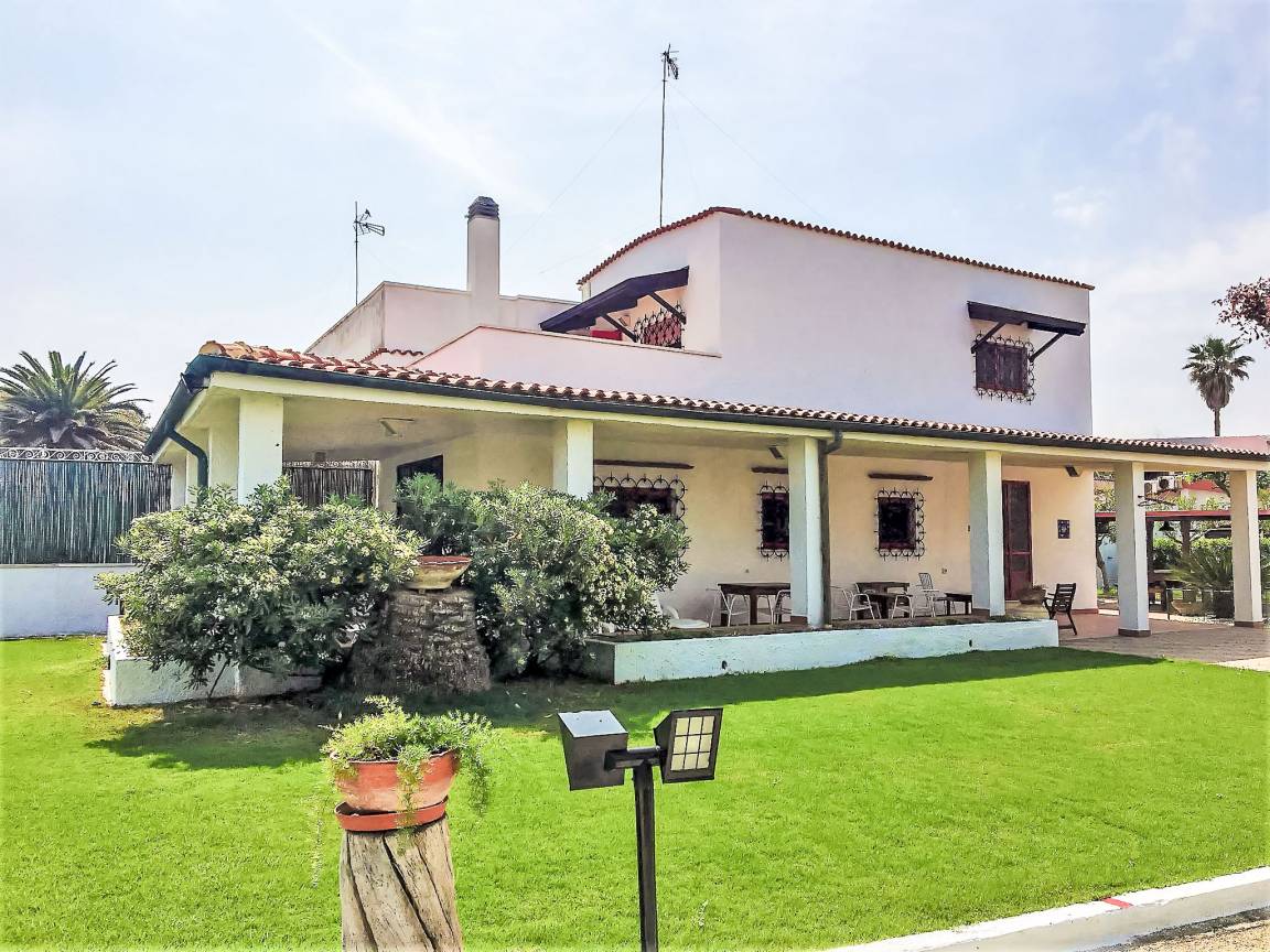 200 M² House ∙ 4 Bedrooms ∙ 8 Guests - Barletta