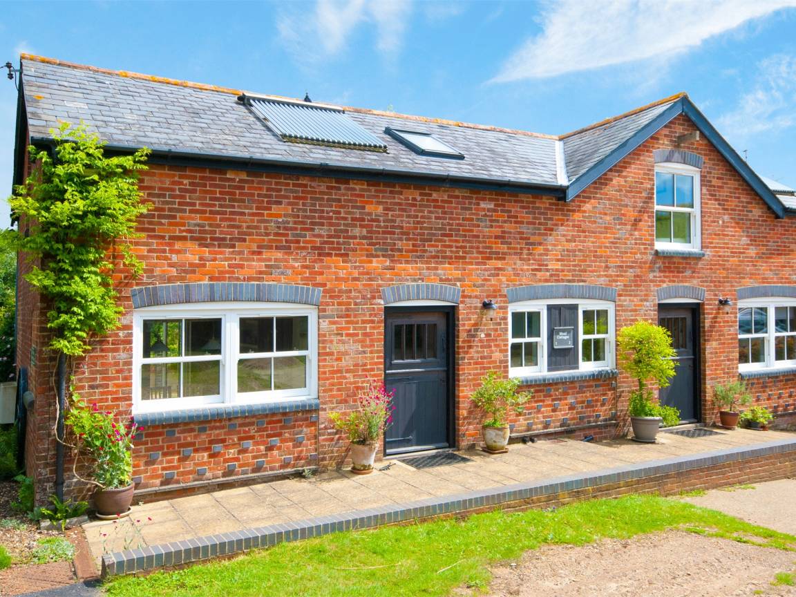 Cottage ∙ 2 Bedrooms ∙ 4 Guests - Steephill Cove Beach