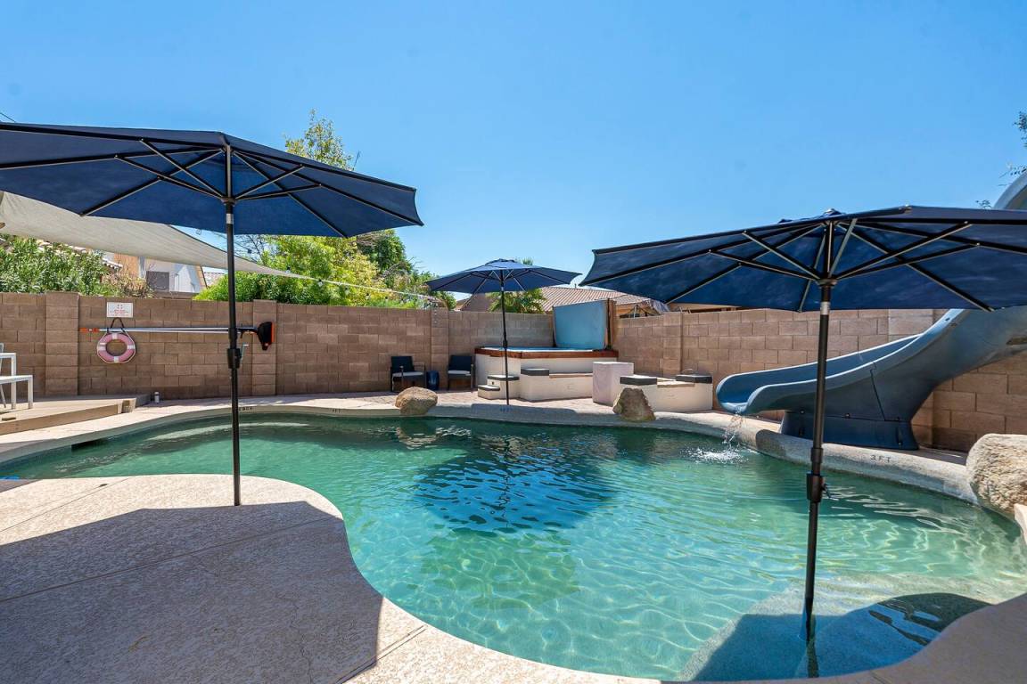 260 M² House ∙ 6 Bedrooms ∙ 13 Guests - Chandler, AZ