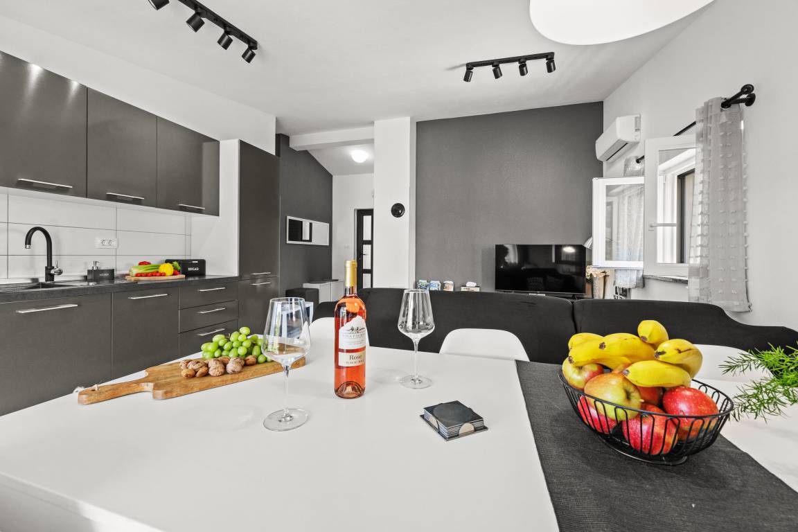 70 M² Huis ∙ 2 Slaapkamers ∙ 5 Gasten - Fažana