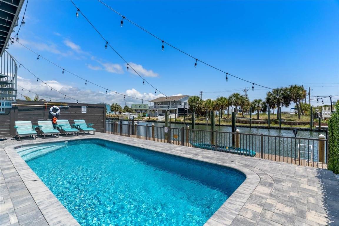 344 M² House ∙ 6 Bedrooms ∙ 22 Guests - Pensacola Beach, FL