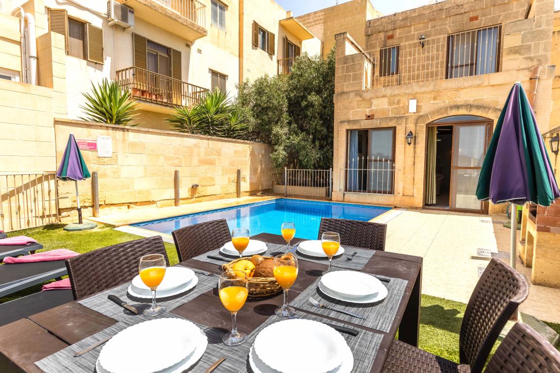 180 M² Villa ∙ 2 Bedrooms ∙ 4 Guests - Malta